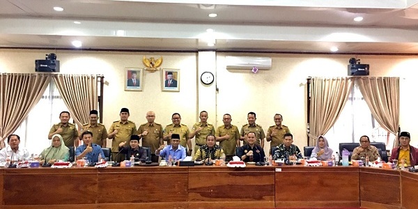 DPRD dan TAPD Bahas APBD 2023 | GARUDA DAILY DPRD dan TAPD Bahas APBD 2023 | GARUDA DAILY