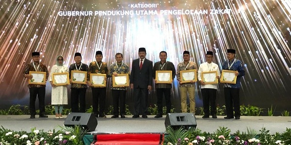 Kembali Torehkan Prestasi, Rohidin Raih Anugerah Baznas Award | GARUDA ... Kembali Torehkan Prestasi, Rohidin Raih Anugerah Baznas Award | GARUDA ...