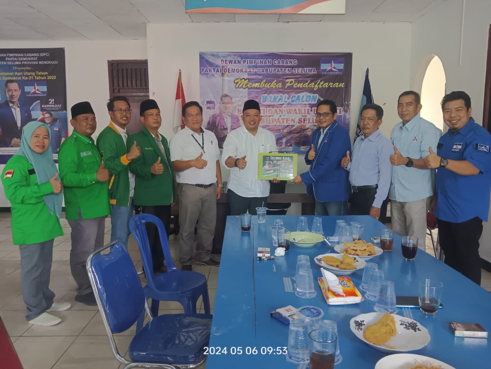 Erwin Kembalikan Berkas Formulir Cakada ke DPC Demokrat | GARUDA DAILY Erwin Kembalikan Berkas Formulir Cakada ke DPC Demokrat | GARUDA DAILY