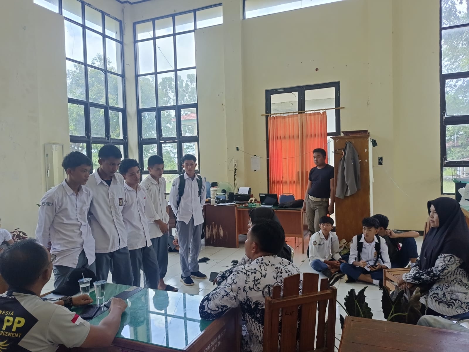 11 Pelajar Bolos Dan Nongkrong, Diamankan Satpol PP | GARUDA DAILY